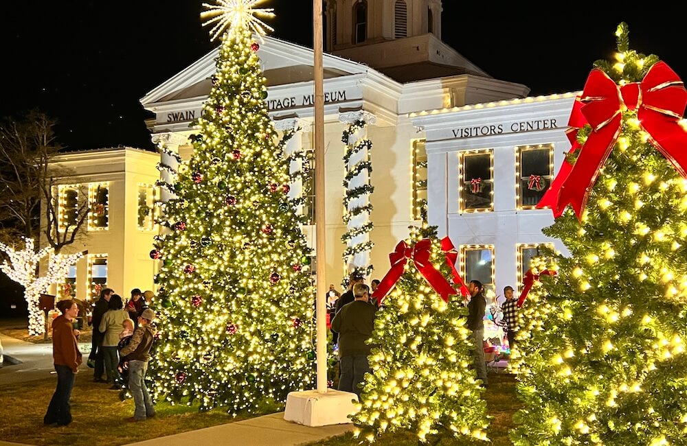 Bryson City Small Town Christmas | RomanticAsheville.com