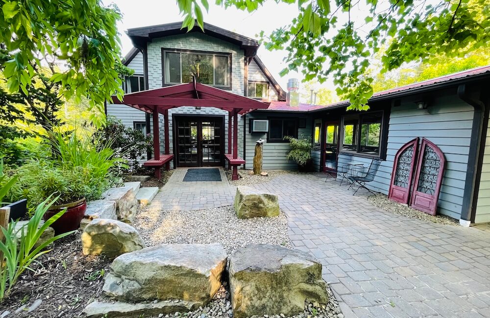 Bend of Ivy Lodge | RomanticAsheville.com