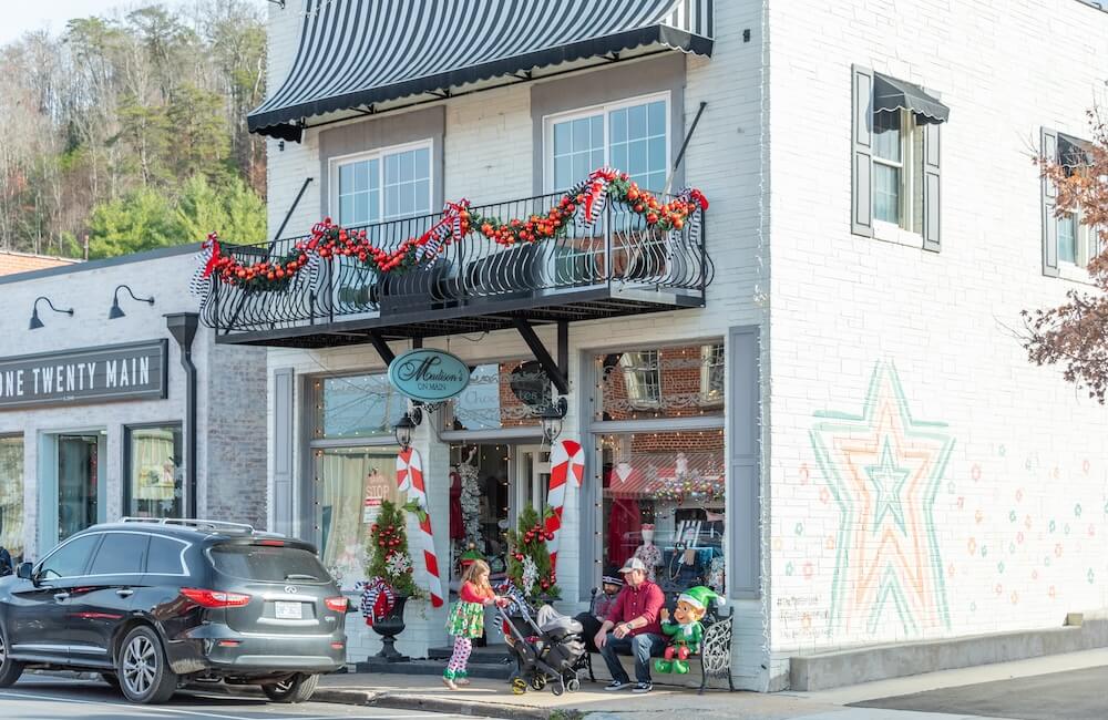 Bryson City Small Town Christmas | RomanticAsheville.com